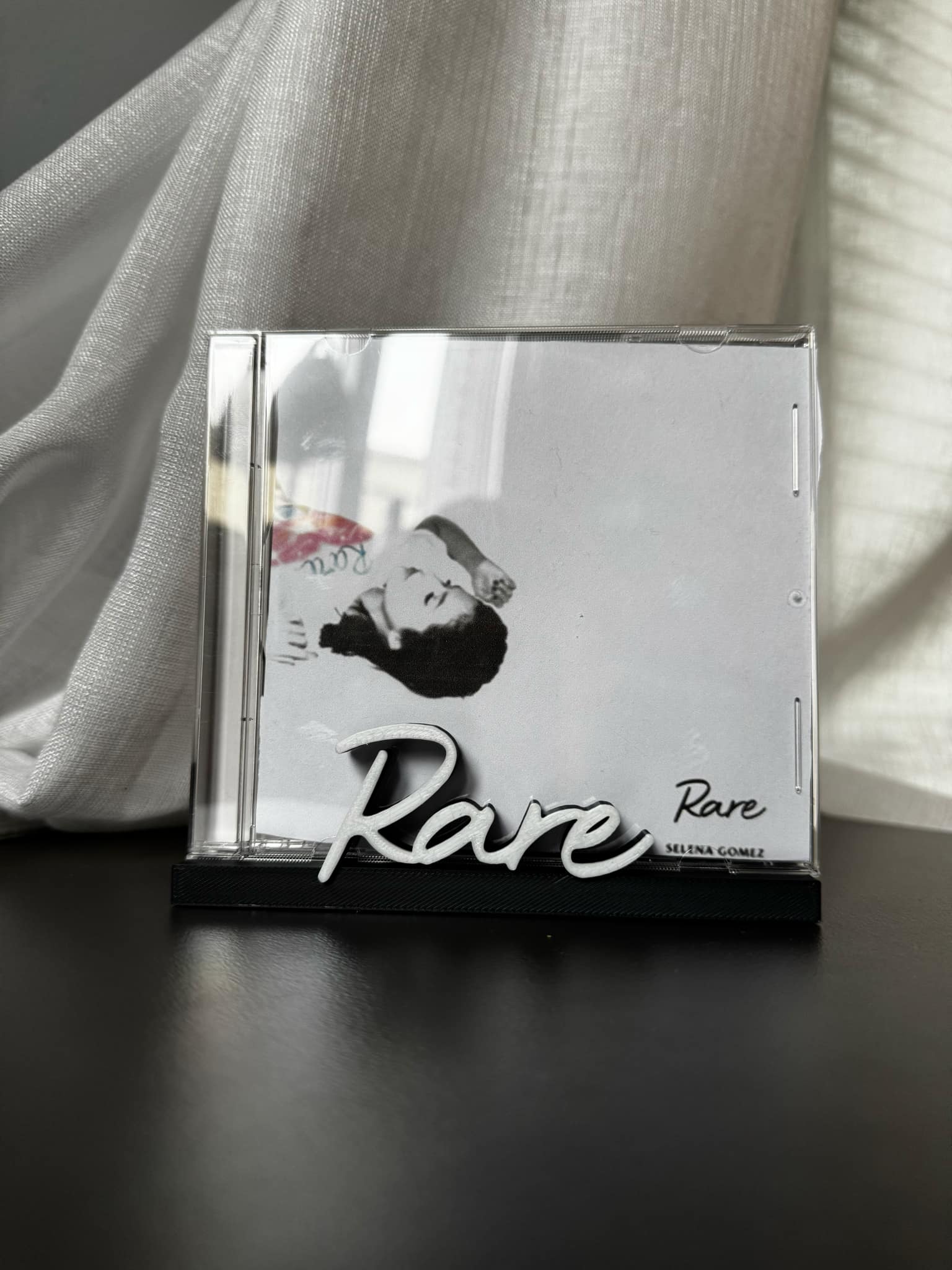 Rare- Selena Gomez (Display Stand) – Stand Groove
