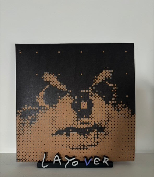 Layover - V (Display Stand) – Stand Groove