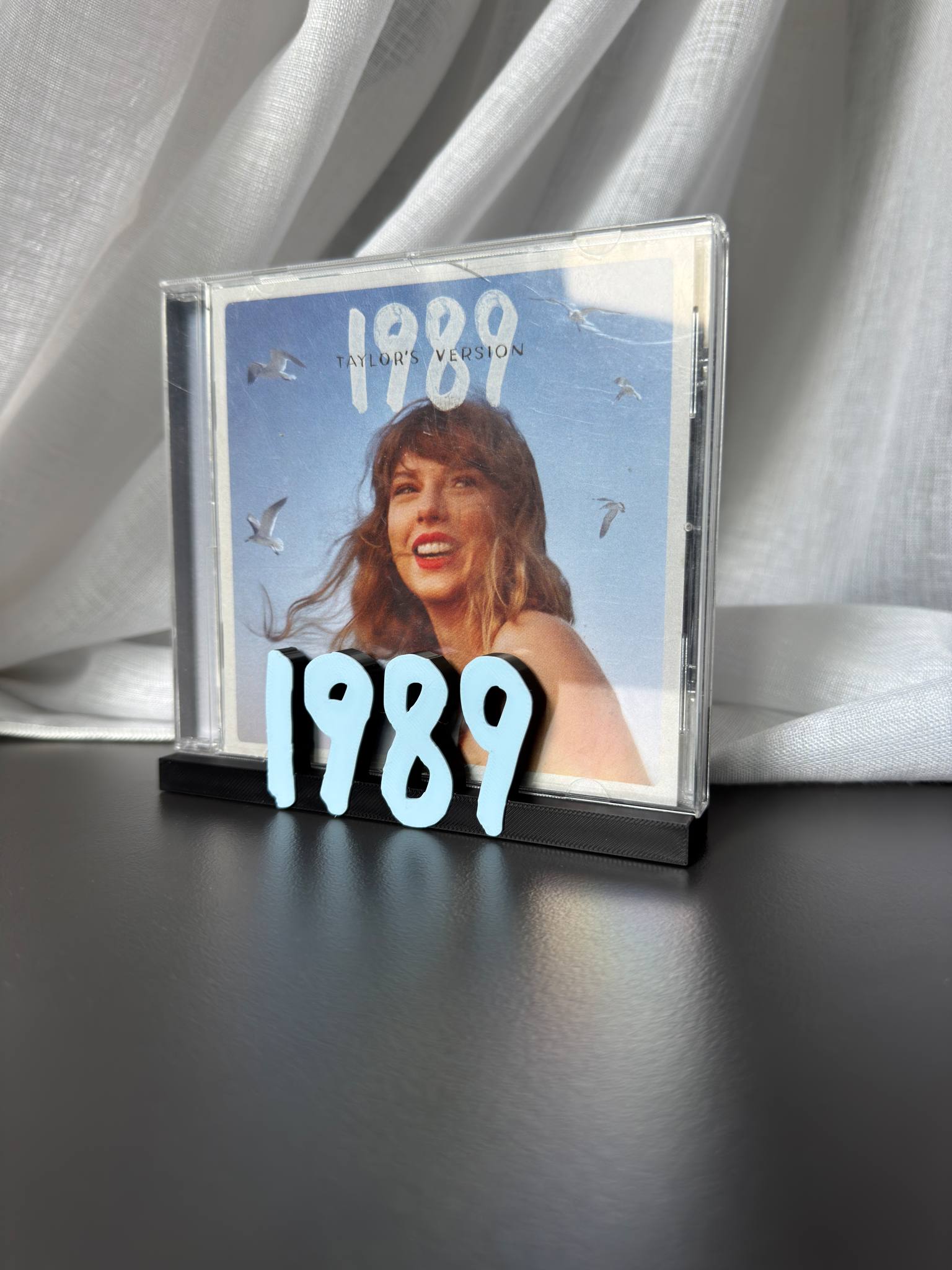 1989 - Taylor Swift (Display Stand) – Stand Groove